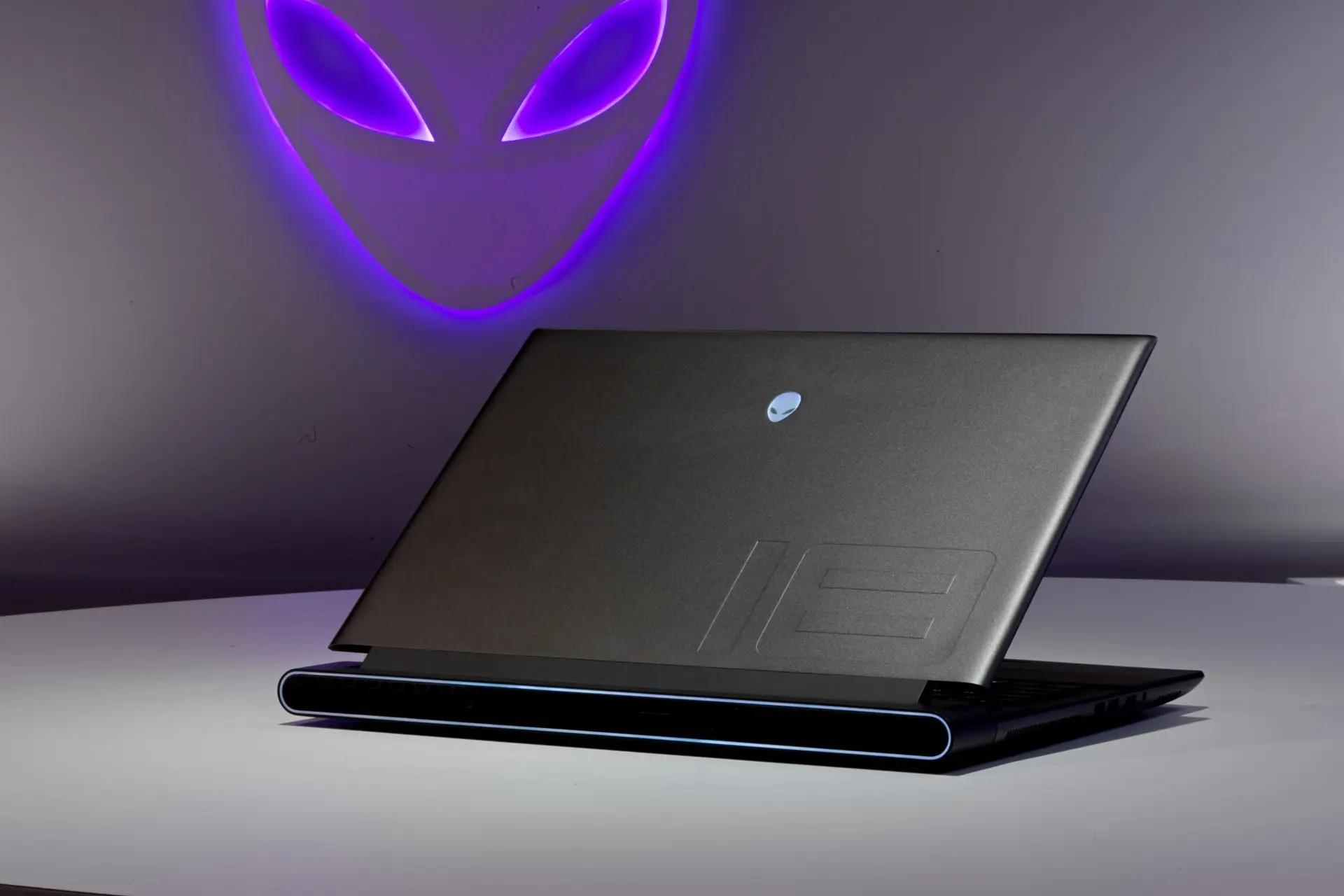 Alienware M18 officieel: fors in formaat en prijs - TechPulse