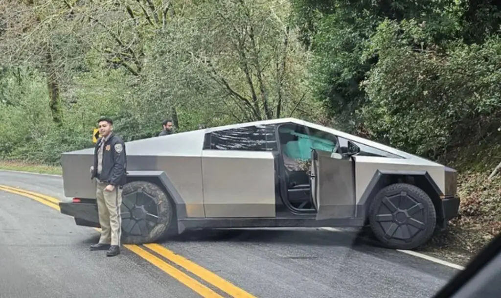 Eerste ongeval met Tesla Cybertruck is een feit - TechPulse
